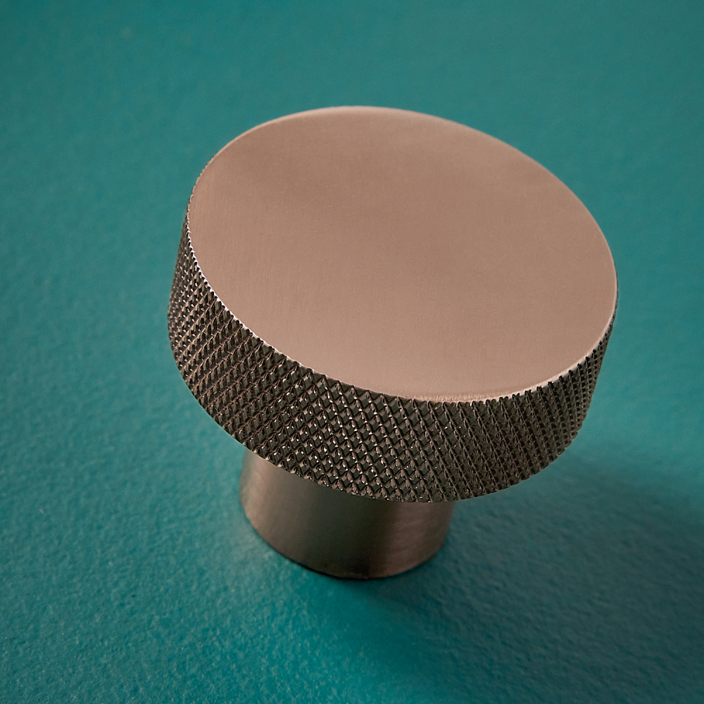 Scudo Knurled 42.5mm Round Handle Brushed Bronze Finish, Brushed Bronze ...